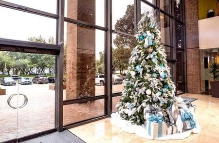 Commercial Holiday Decor Ideas and Tips | Natura®